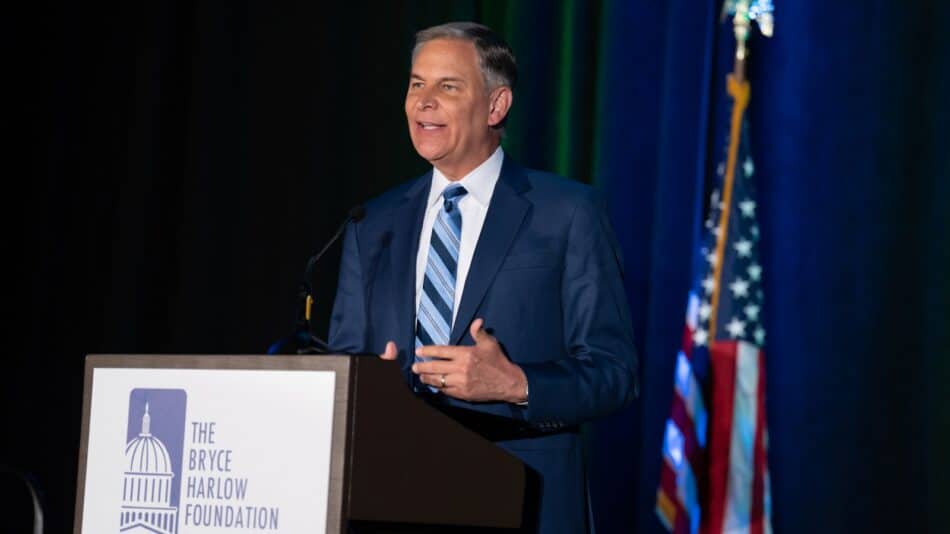 Timmons Receives Bryce Harlow Business-Government Relations Award - NAM